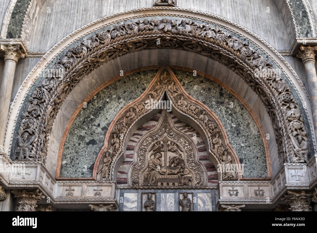 Ornate arch above the entrance to the Doge's Palace, Venice Stock Photo ...