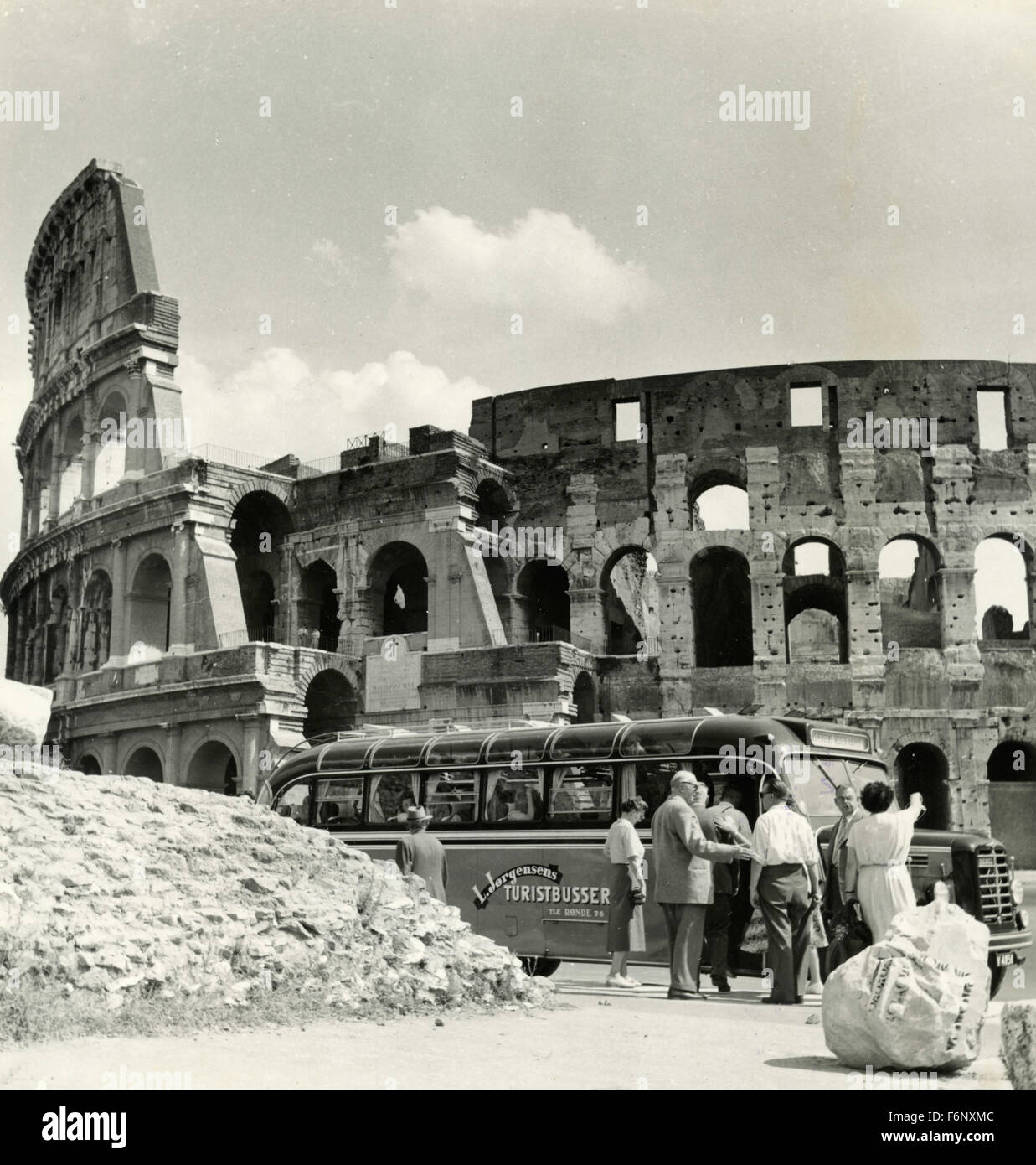 Tourist bus to the Colosseum, Rome, Italy Stock Photo - Alamy