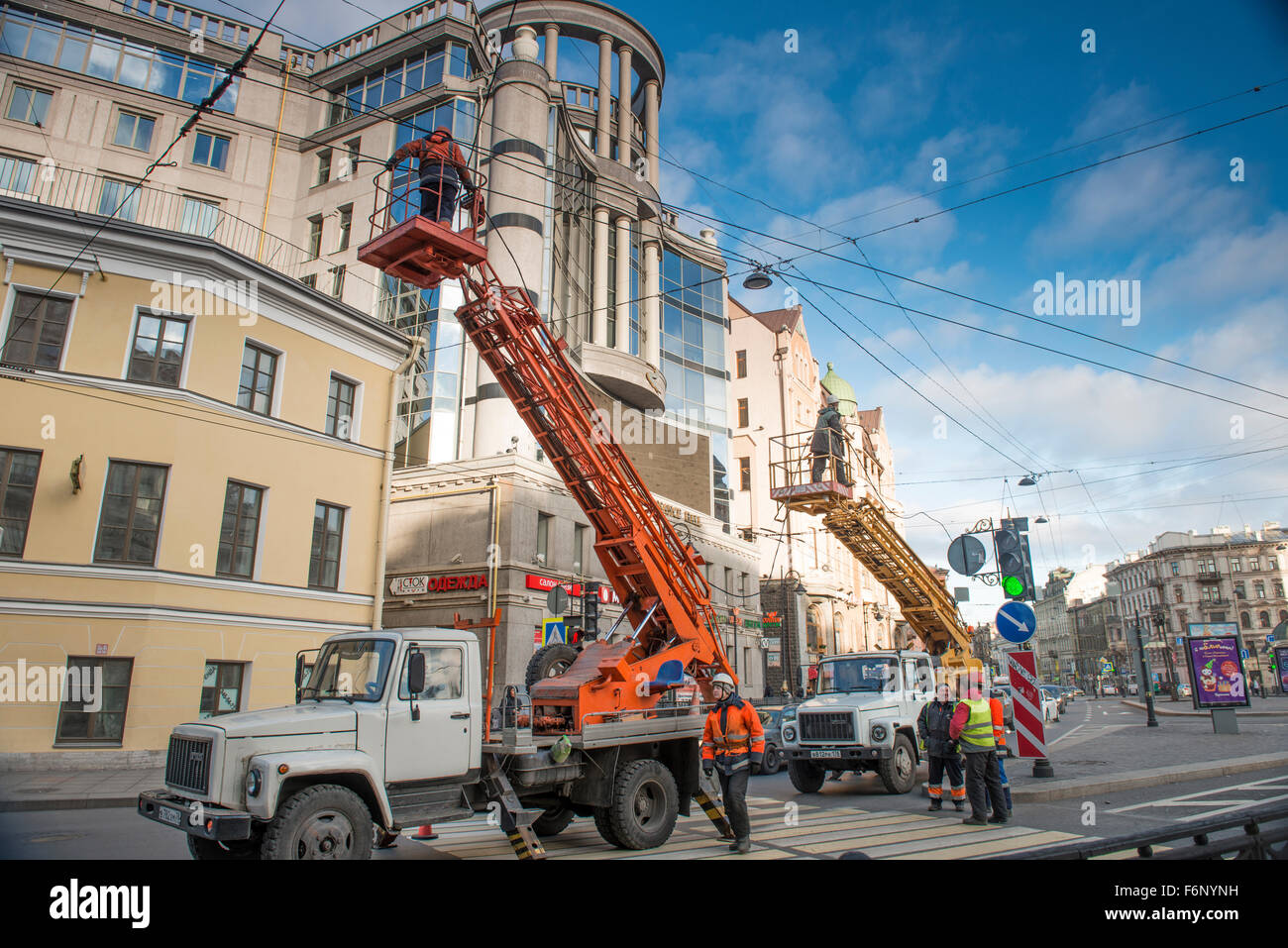 Utility cable repairman hi-res stock photography and images - Alamy