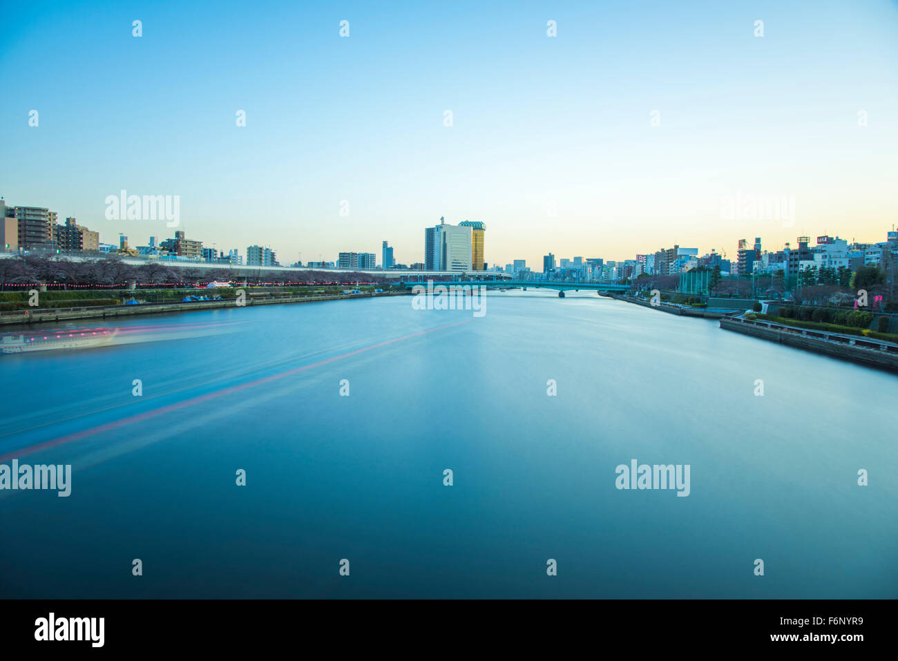 Tokyo skytree and sakurabashi bridge hi-res stock photography and ...