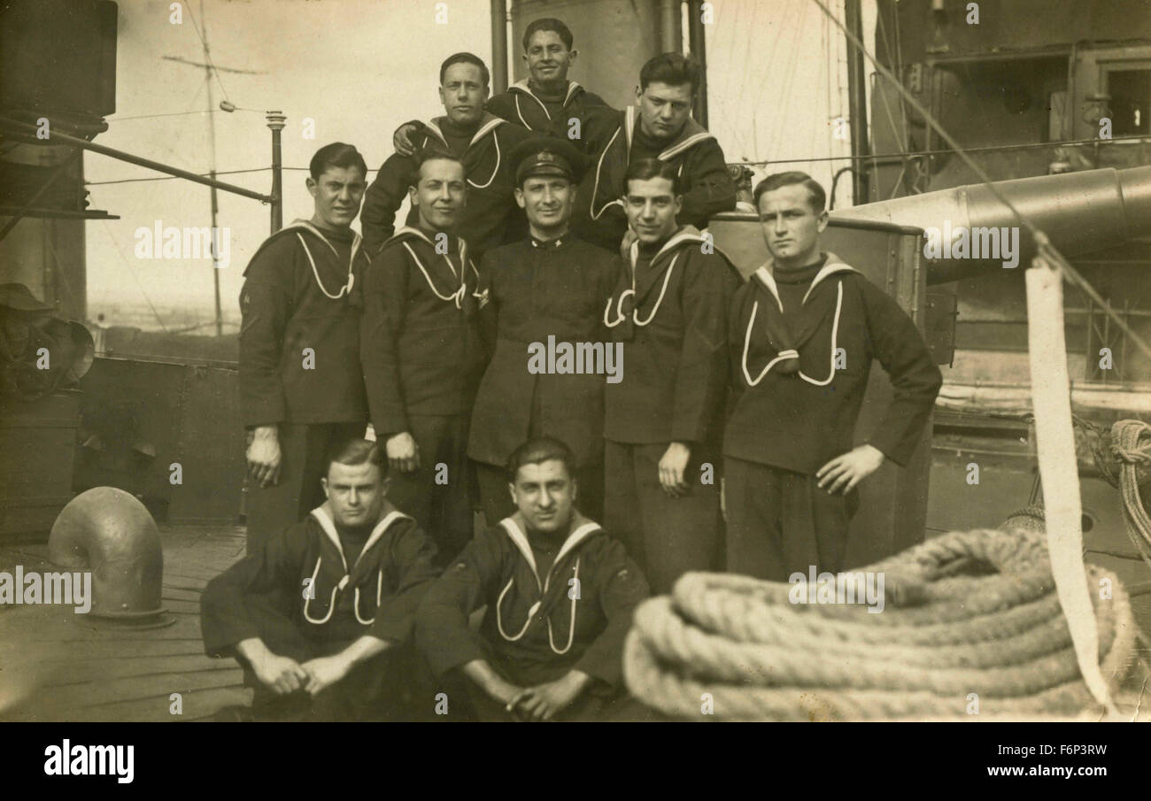 Crew ship hi-res stock photography and images - Alamy