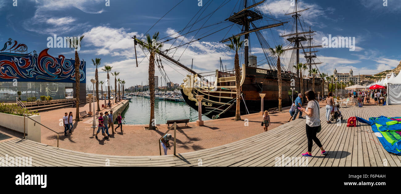 Harbor walk hi-res stock photography and images - Alamy