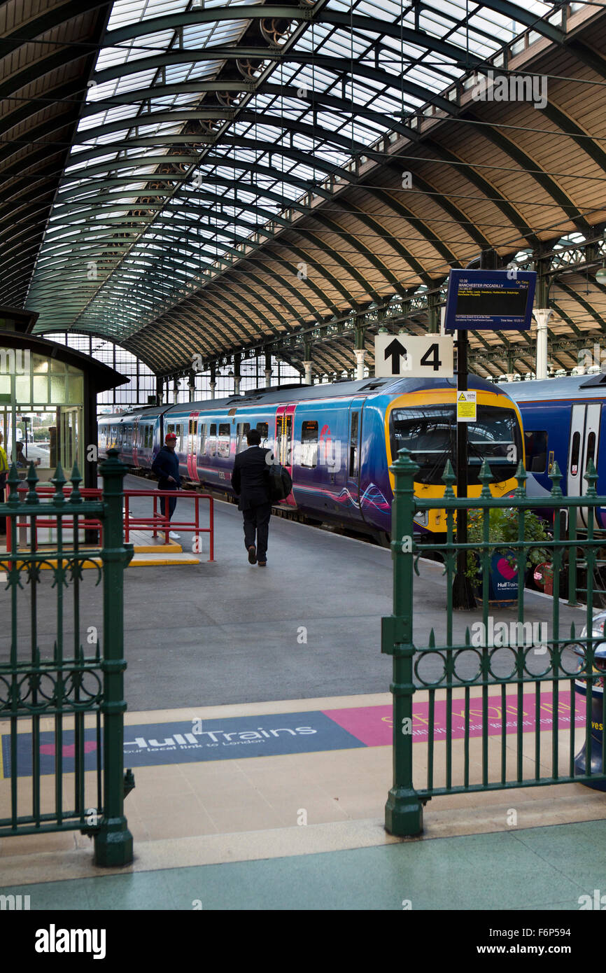 Hull paragon railway station interchange hi-res stock photography and ...