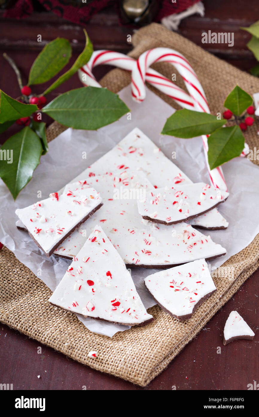 Dark red white edges hi-res stock photography and images - Alamy