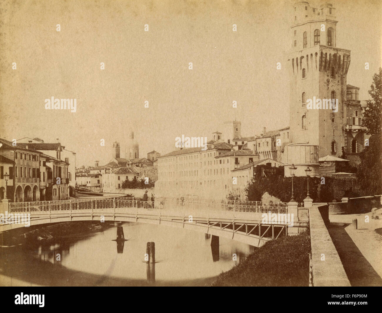 Iron bridge over the bacchiglione hi-res stock photography and images ...
