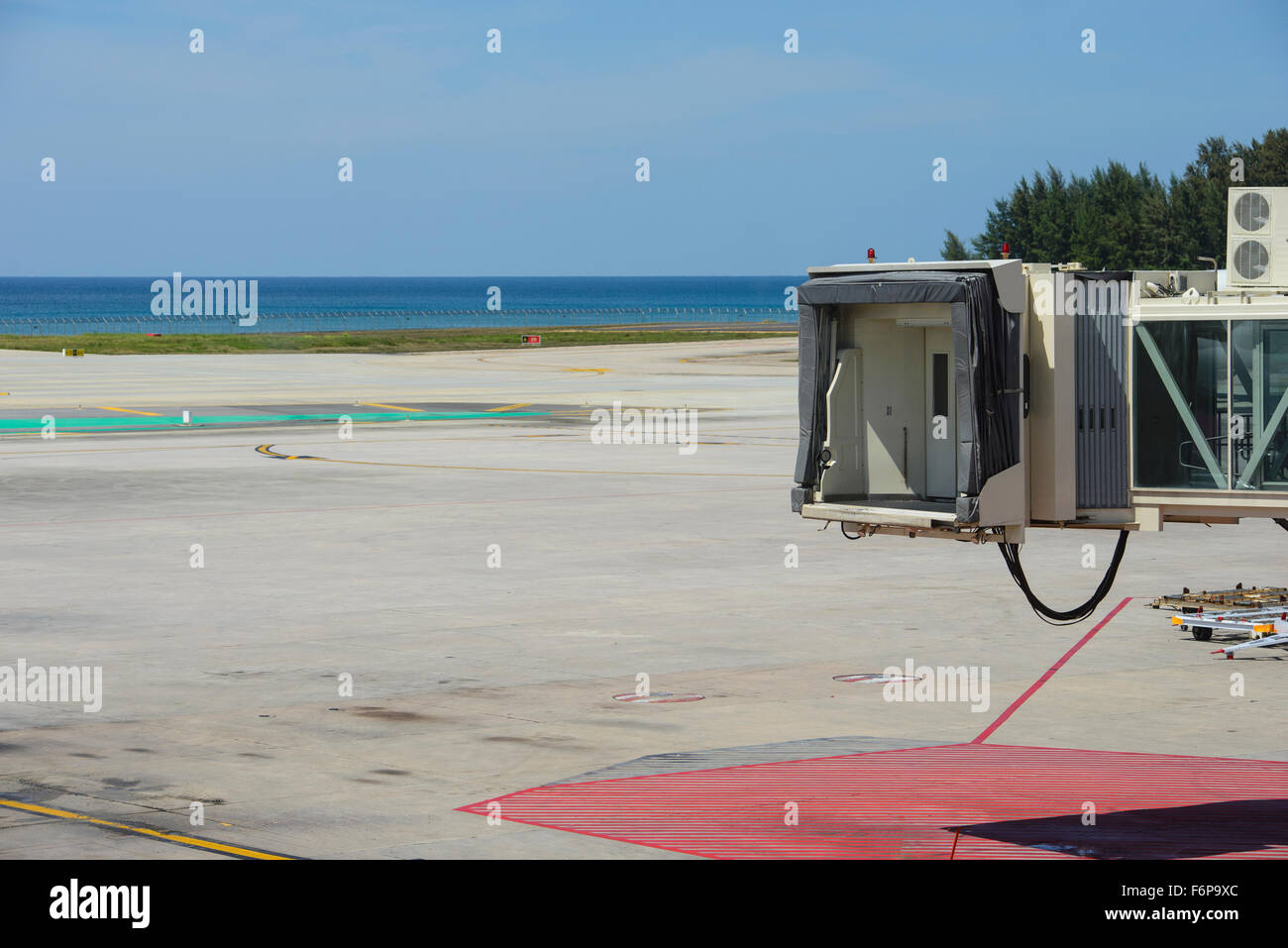 Empty airplane gate Stock Photo - Alamy