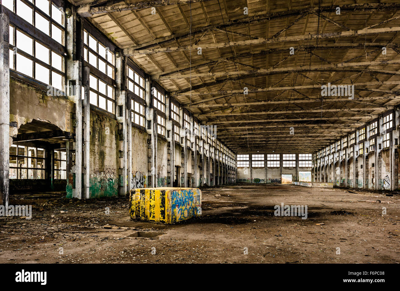 Destroyed factory building hi-res stock photography and images - Alamy