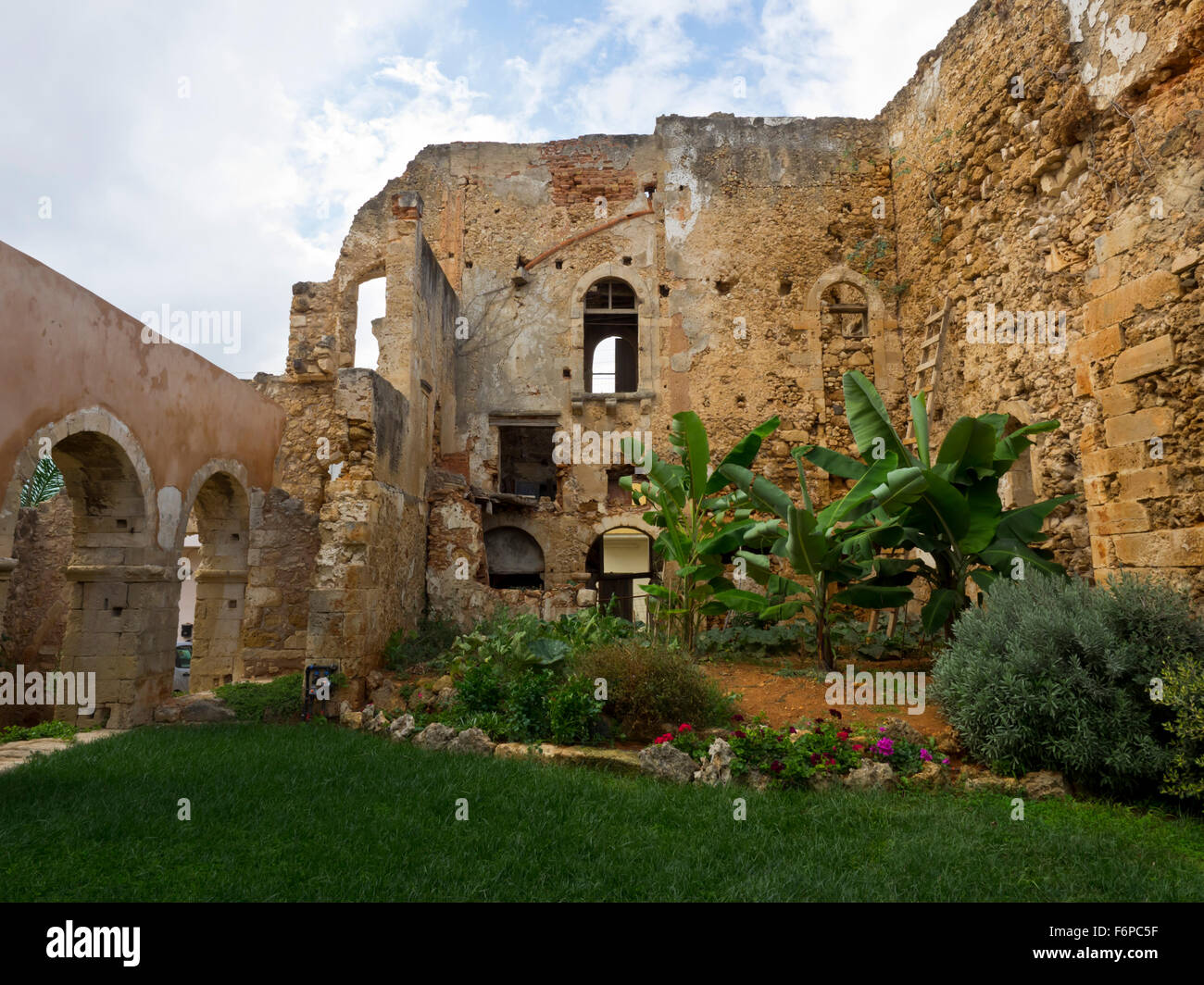 Alte ruine hi-res stock photography and images - Alamy