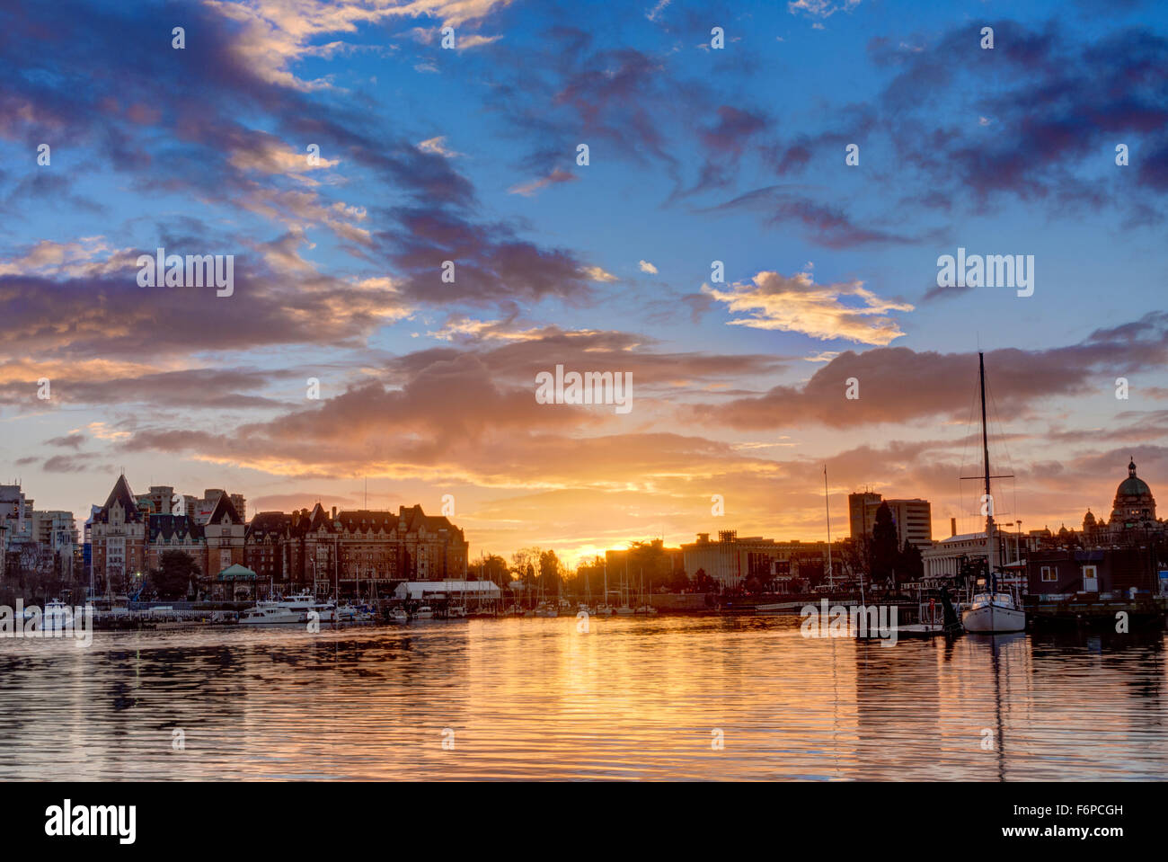 Dawn sunrise marina boats hi-res stock photography and images - Alamy