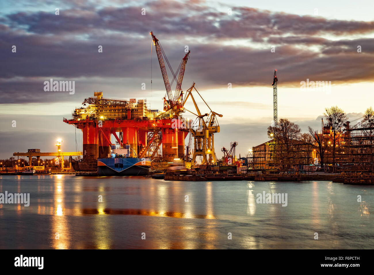 Oil rig construction yard hi-res stock photography and images - Alamy
