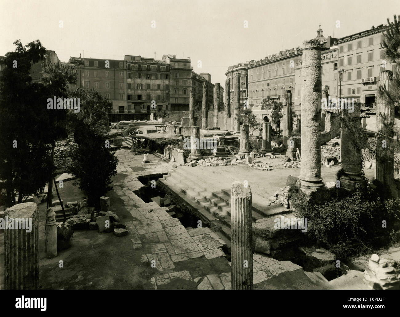 The sacred area of Largo di Torre Argentina, Rome Stock Photo - Alamy