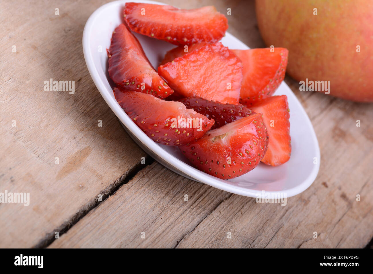Strawberry slices and apple, closeup Stock Photo - Alamy