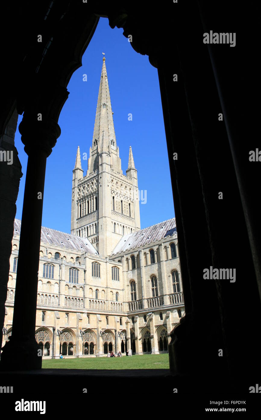 Norwich cathedral hi-res stock photography and images - Alamy