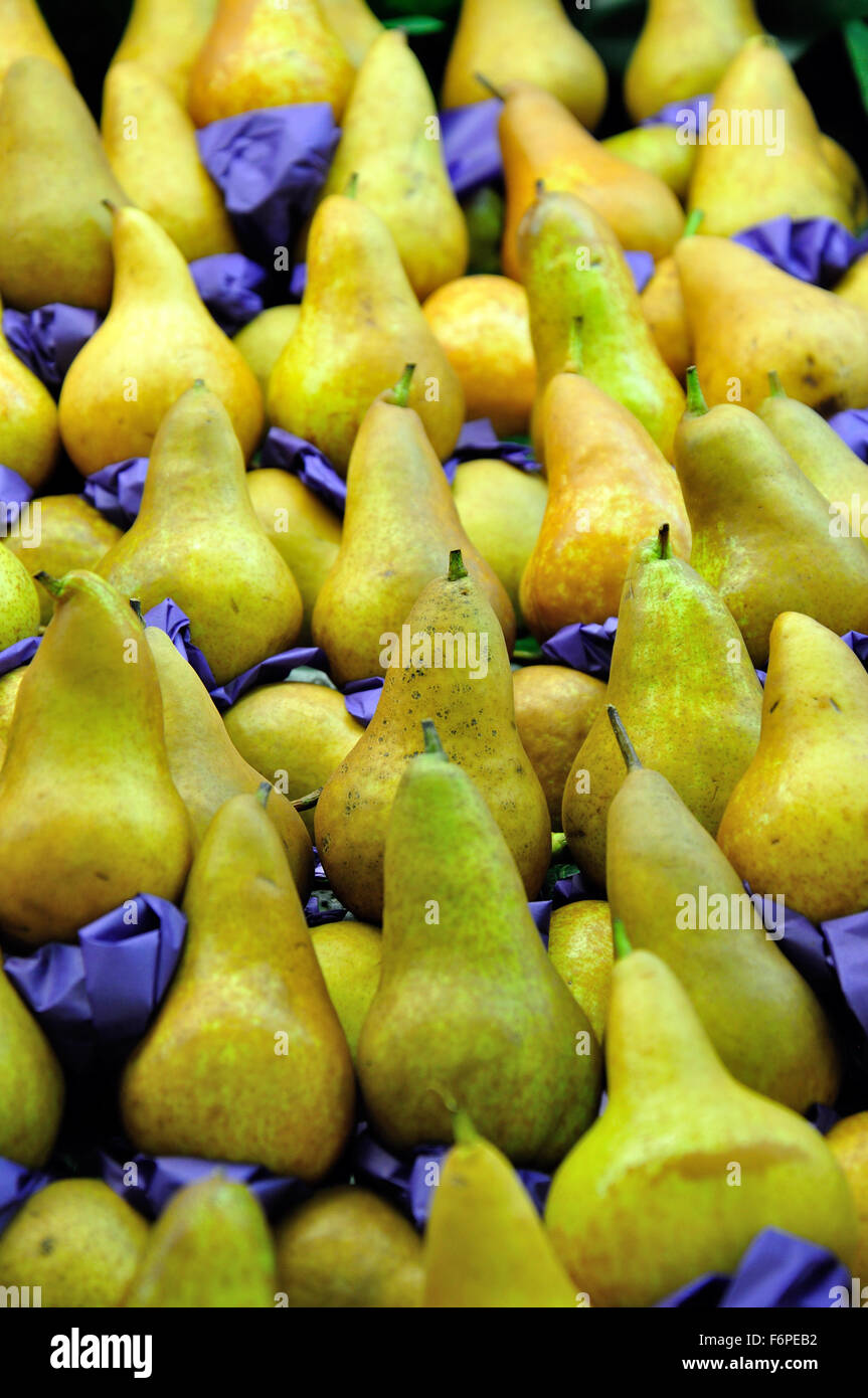 Boac pears on a shelf Stock Photo - Alamy