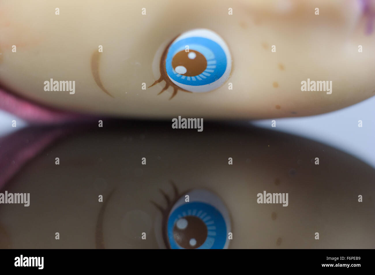 Reflex hi-res stock photography and images - Alamy