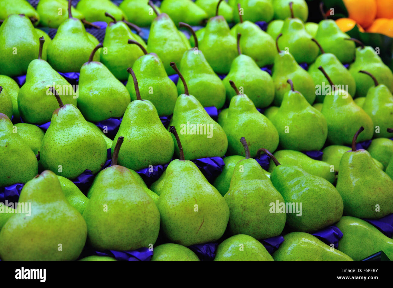 Green pears on a shelf Stock Photo - Alamy