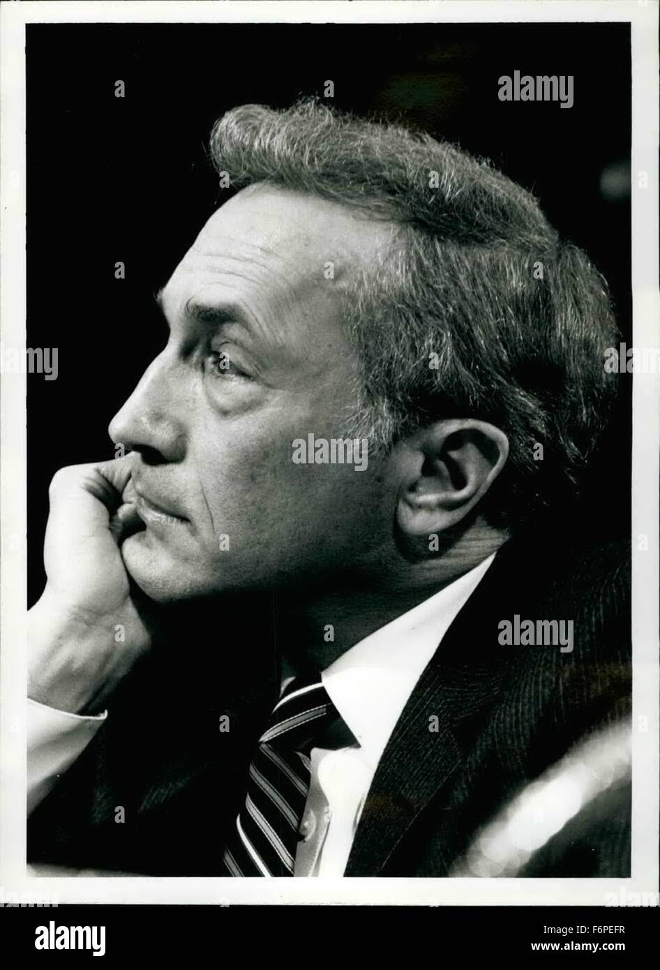 Sen schweiker at hearing washington hi-res stock photography and images ...