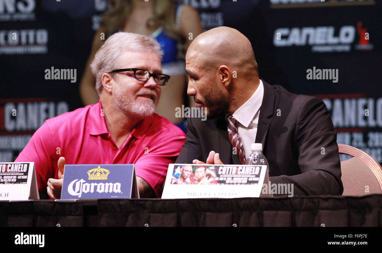 Las Vegas, Nevada, USA. 18th Nov, 2015. Boxing trainer Freddie Roach ...