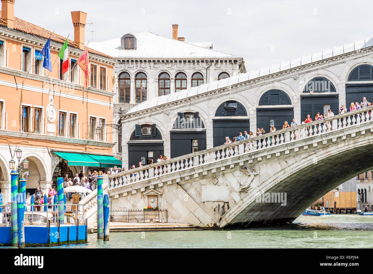 Gondola Dock at Rialto Bridge Stock Photo - Alamy
