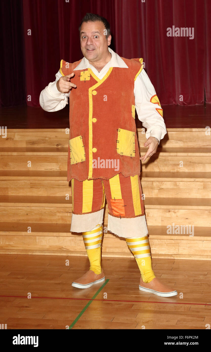 Kev adams aladdin hi-res stock photography and images - Alamy