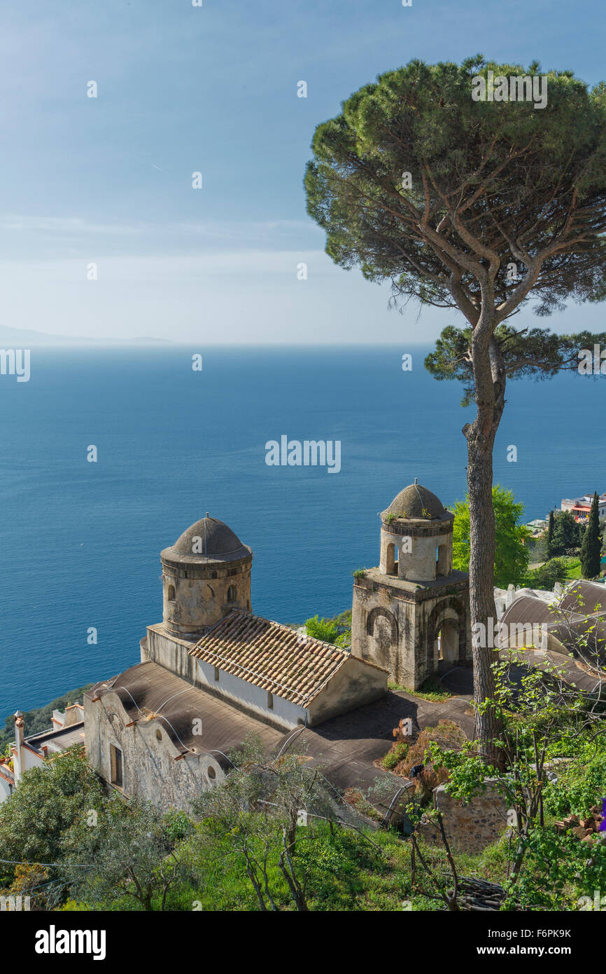 White church overlooking ocean hi-res stock photography and images - Alamy