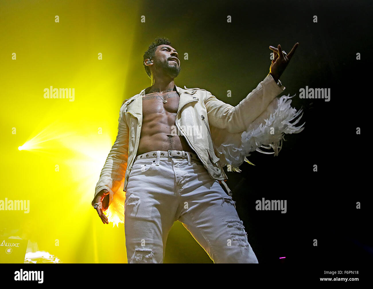 Miguel Performing On His UK Tour at Manchester Academy Featuring ...