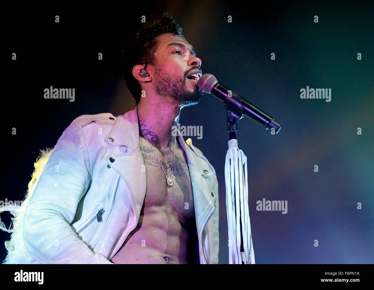 Miguel Performing On His UK Tour at Manchester Academy Featuring ...