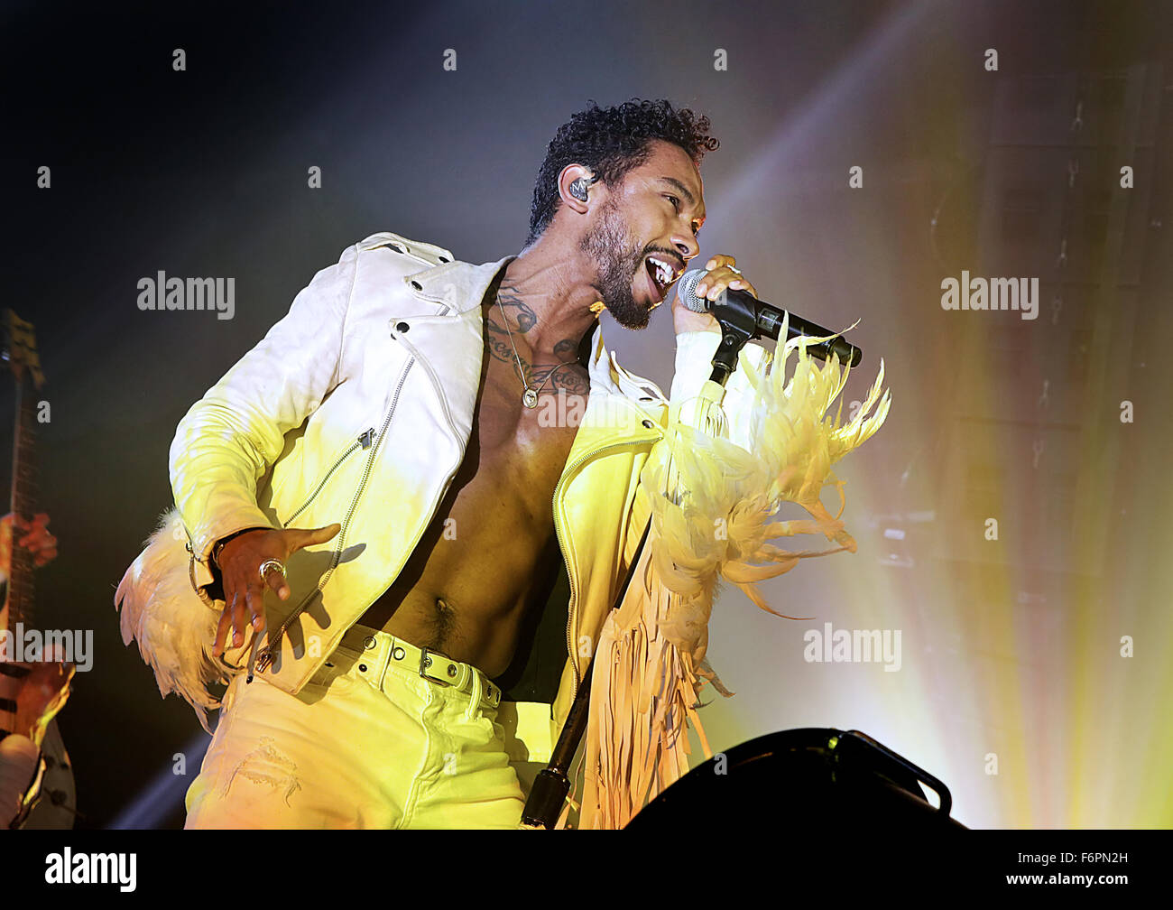 Miguel Performing On His UK Tour at Manchester Academy Featuring ...