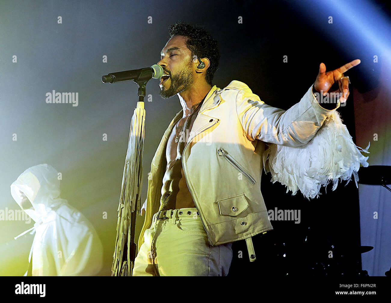 Miguel Performing On His UK Tour at Manchester Academy Featuring ...