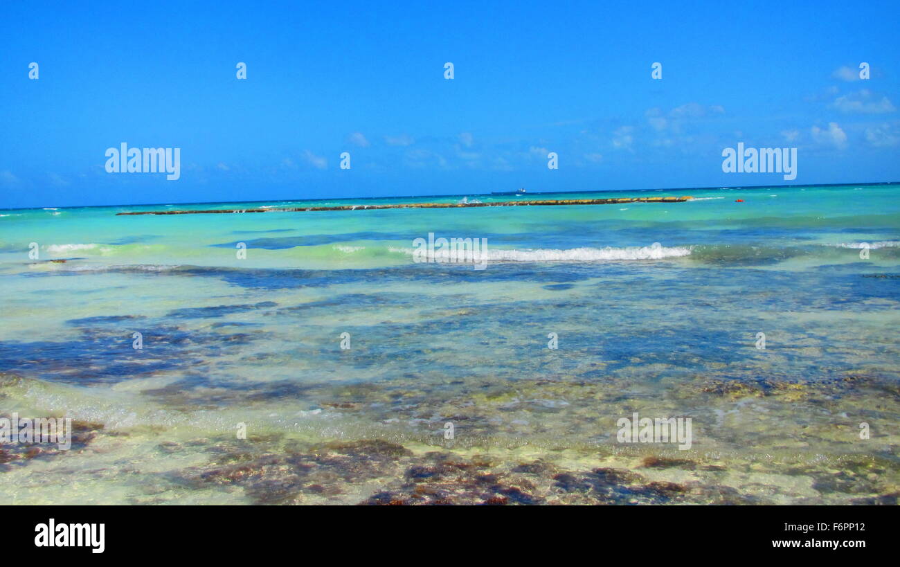 Beautiful blue waters of a beach in Cancun in the Mexican Riviera ...