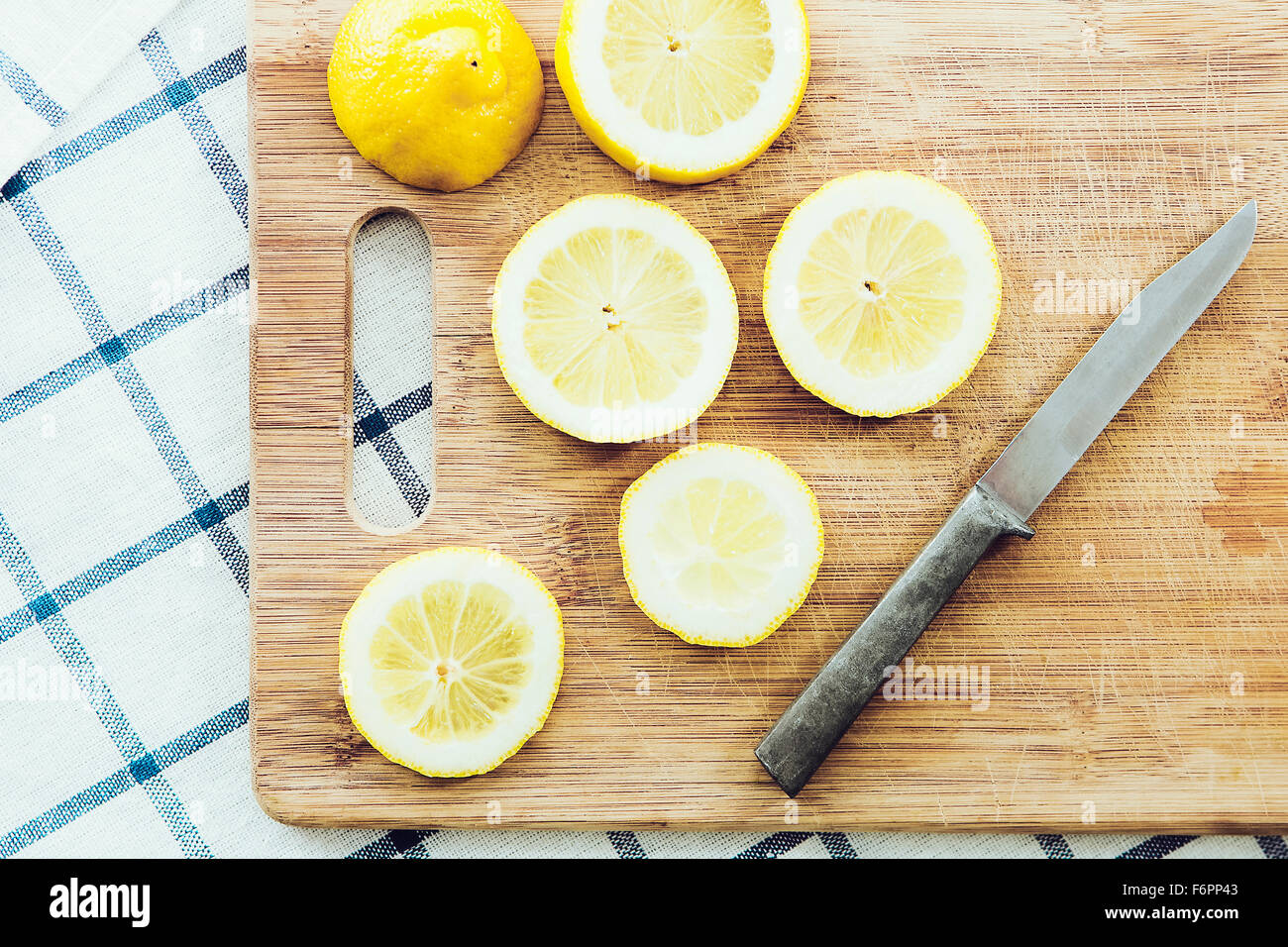 Lemon cutting view hi-res stock photography and images - Alamy