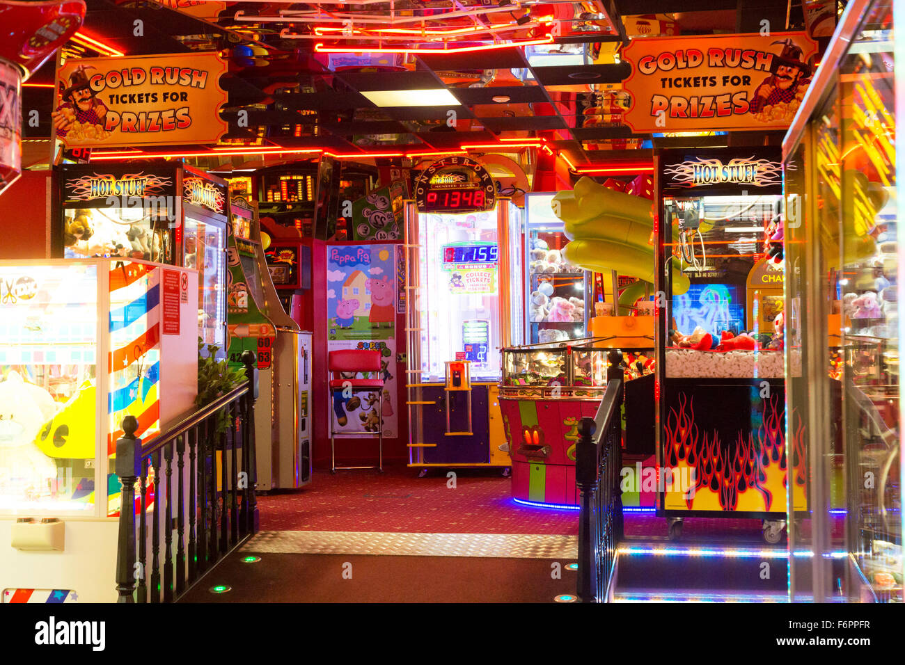 Amusement arcades great yarmouth norfolk uk hi-res stock photography ...