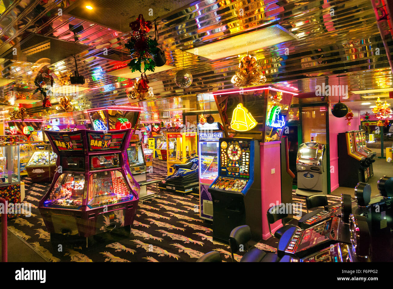 Amusement arcades great yarmouth norfolk uk hi-res stock photography ...