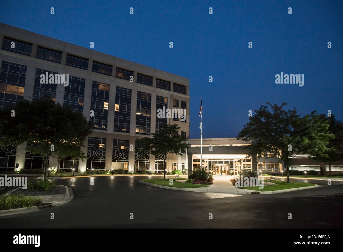 Hospital night entrance hi-res stock photography and images - Alamy