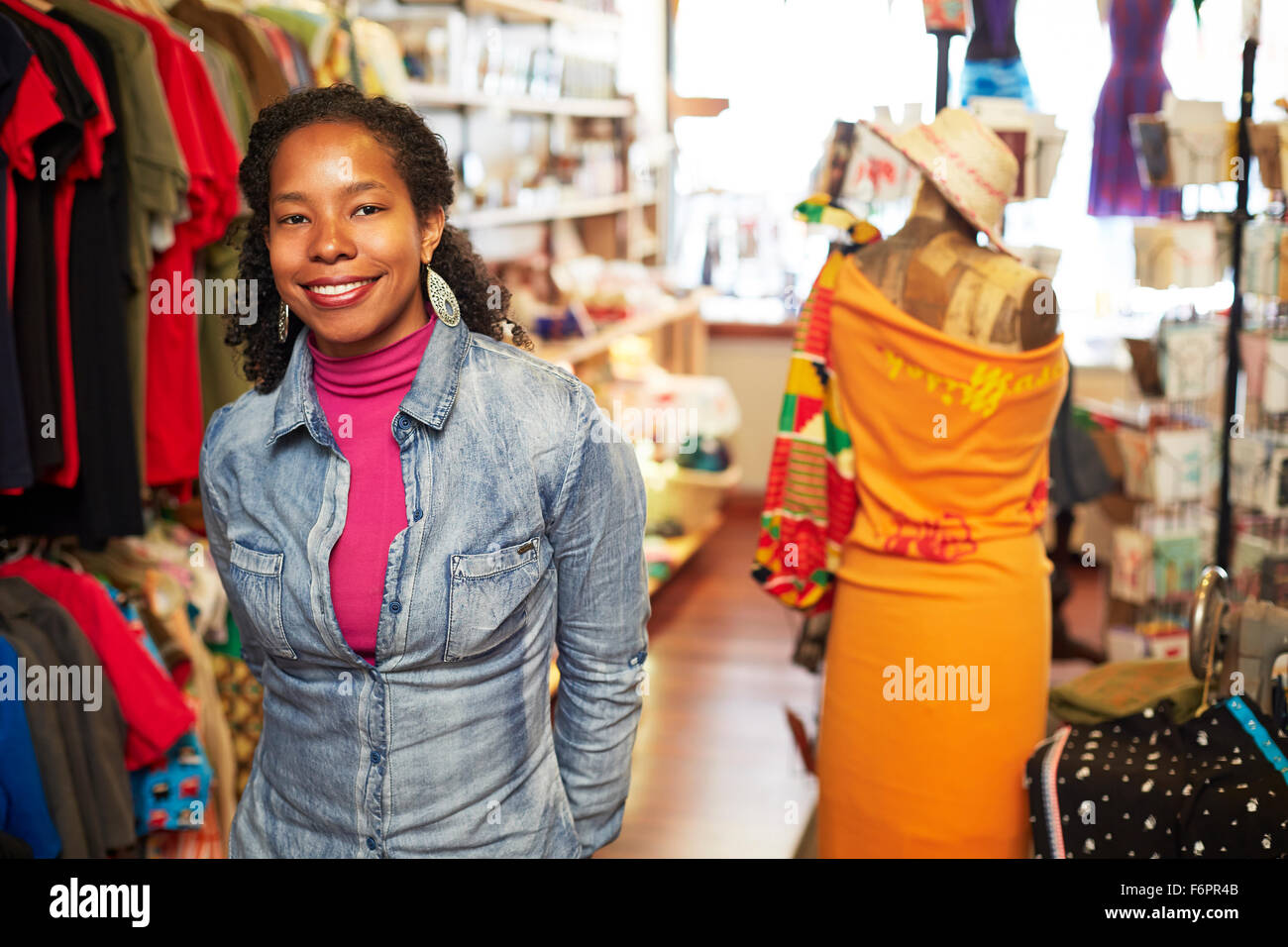 Happy black woman in clothes shop hi-res stock photography and images ...