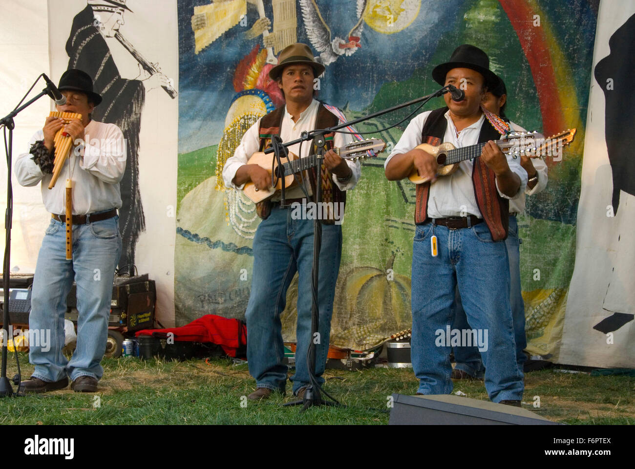 Peruvian pan flute band hi-res stock photography and images - Alamy