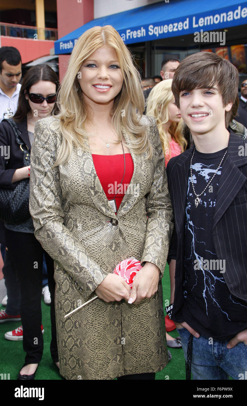 Donna Derrico At The Los Angeles Premiere Of Hop Held At The