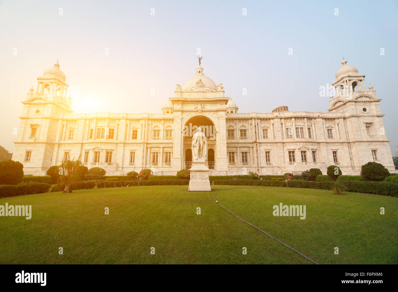 Front view victoria memorial hi-res stock photography and images - Alamy