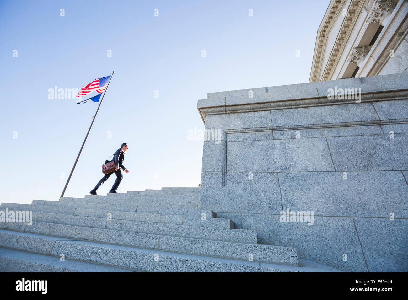 Courthouse steps hi-res stock photography and images - Alamy