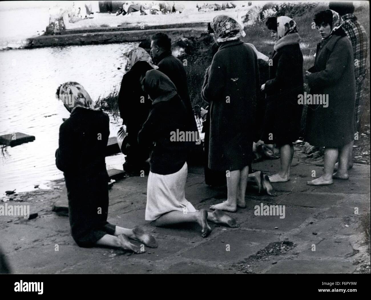 Pilgrims praying on rough stones hi-res stock photography and images ...