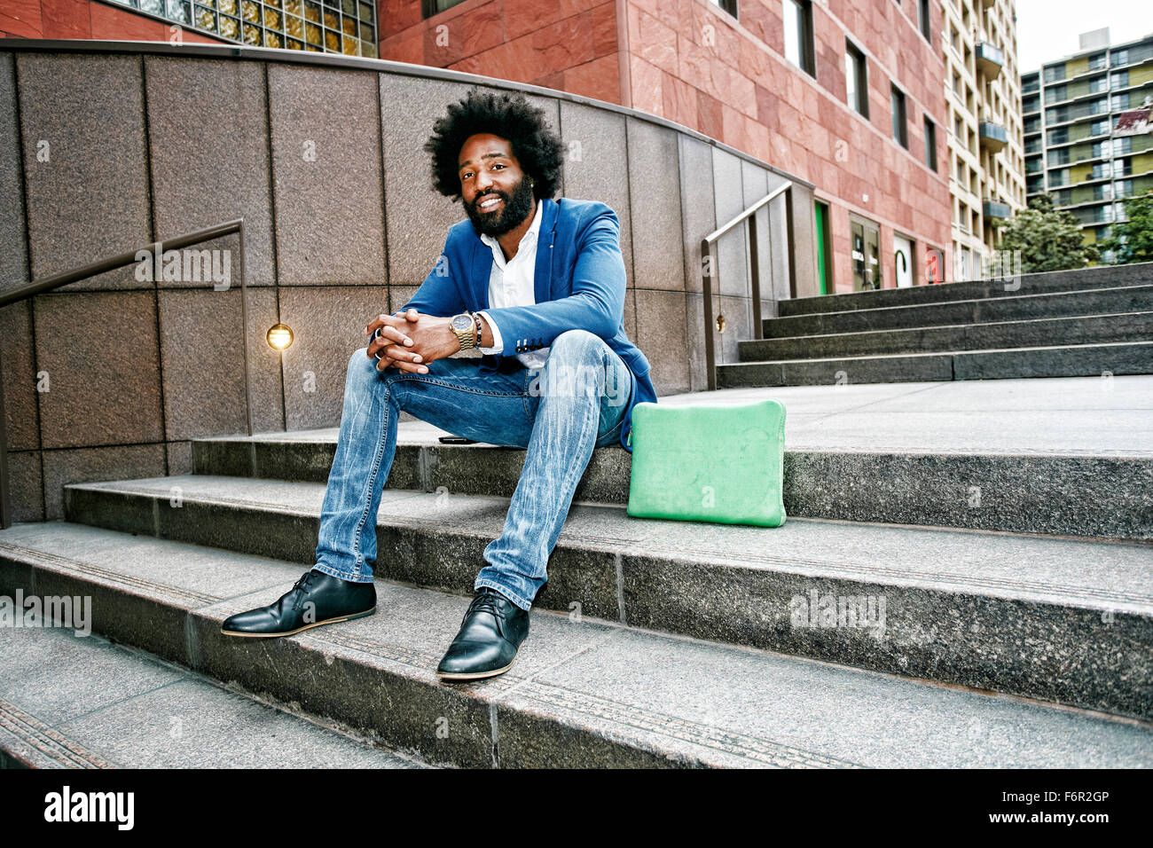 Sitting on step steps hi-res stock photography and images - Alamy