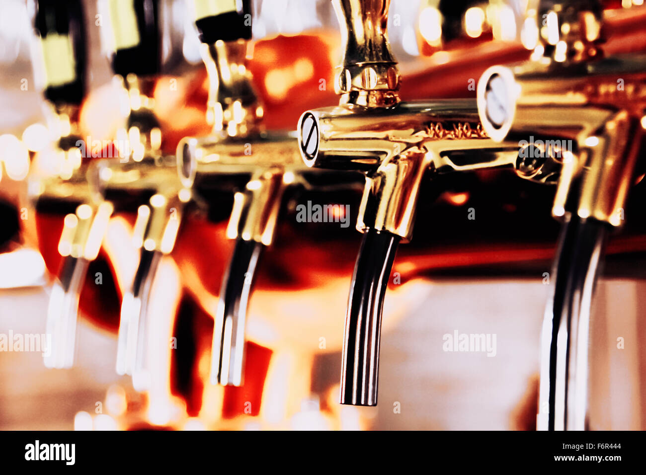 The yellow cla hi-res stock photography and images - Alamy