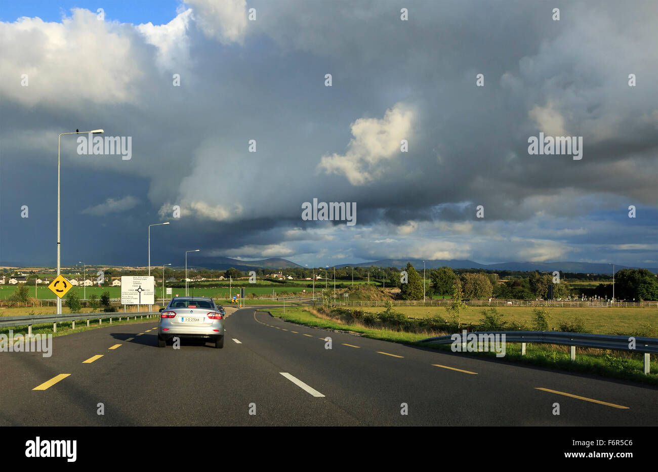 Roads in ireland hi-res stock photography and images - Alamy