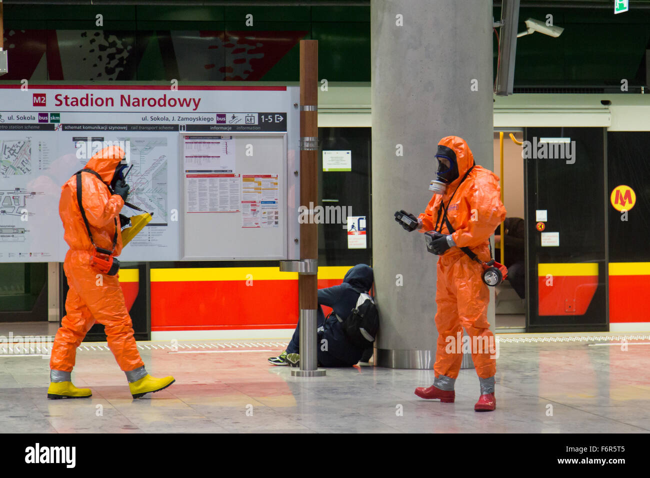 Police with gas masks hi-res stock photography and images - Alamy