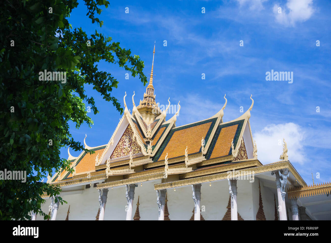 Silver pagoda complex hi-res stock photography and images - Alamy