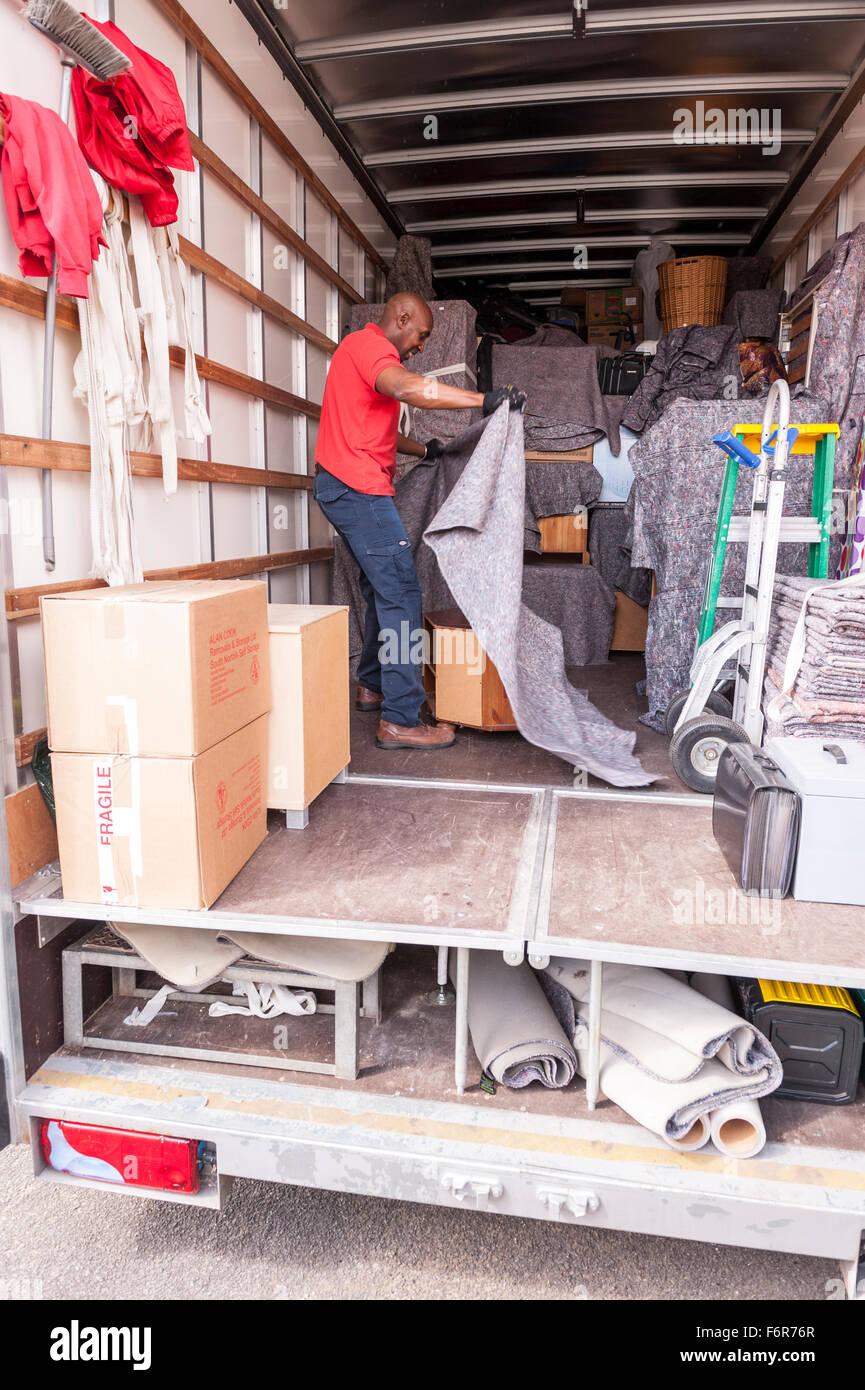 House removal lorry hi-res stock photography and images - Alamy