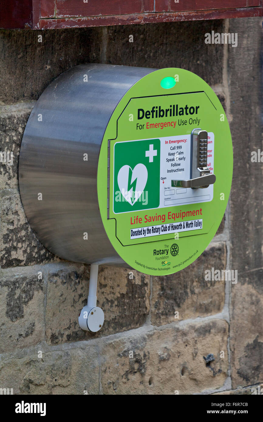 Medical emergency defibrillator hi-res stock photography and images - Alamy