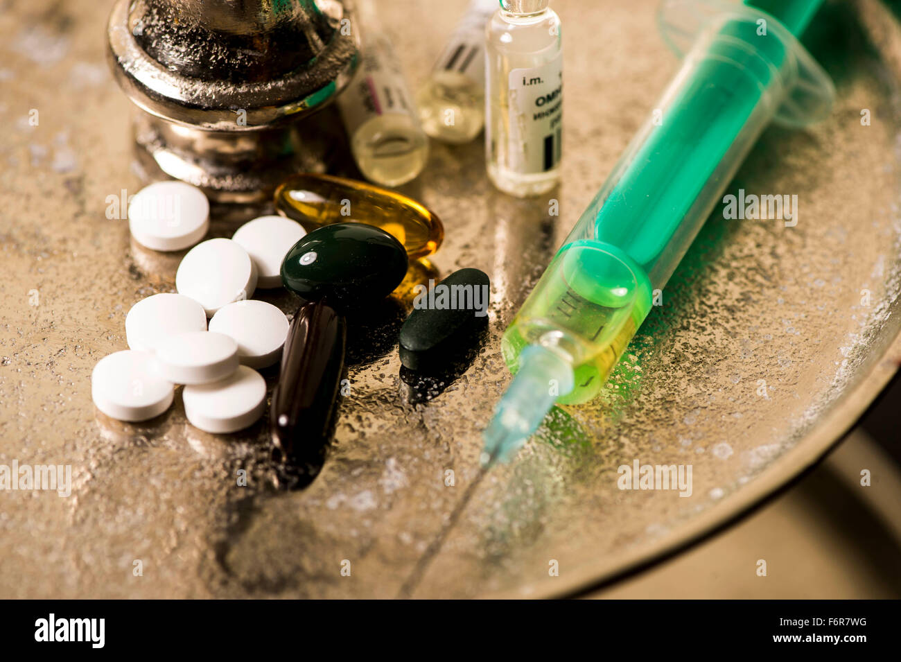 Plate tablets hi-res stock photography and images - Alamy