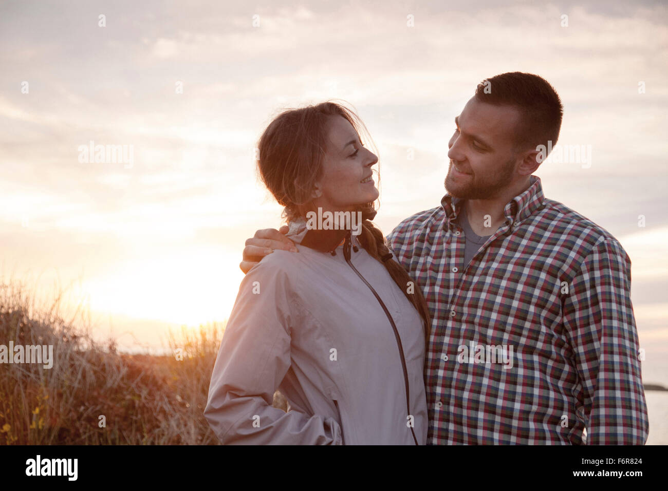 Happy young couple sunset hi-res stock photography and images - Alamy