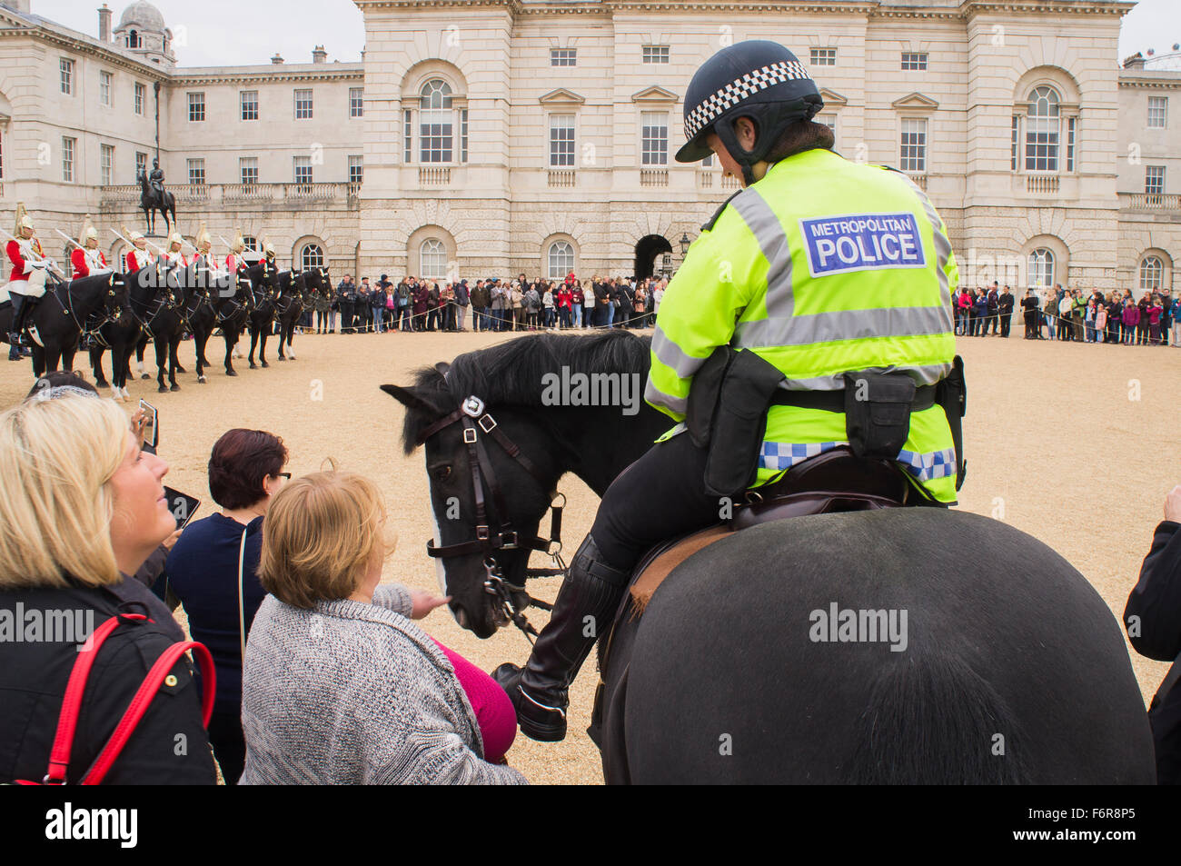 Mounted police scotland hi-res stock photography and images - Alamy